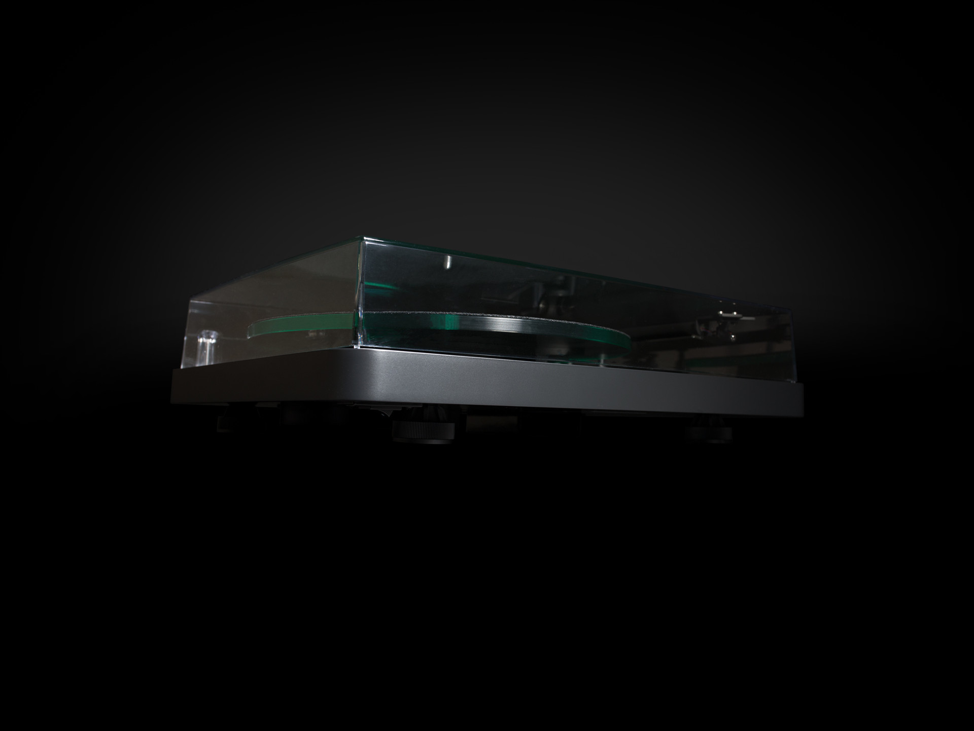 פטיפון NAD - C 558 Turntable. אודיו קלאב - חנות סטריאו וקולנוע ביתי